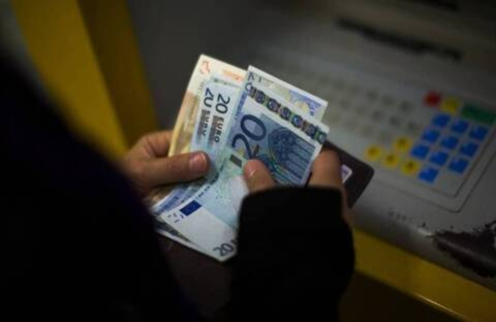 Συντάξεις και επιδόματα: Οι ημερομηνίες καταβολής μέσα στην Μεγάλη ...