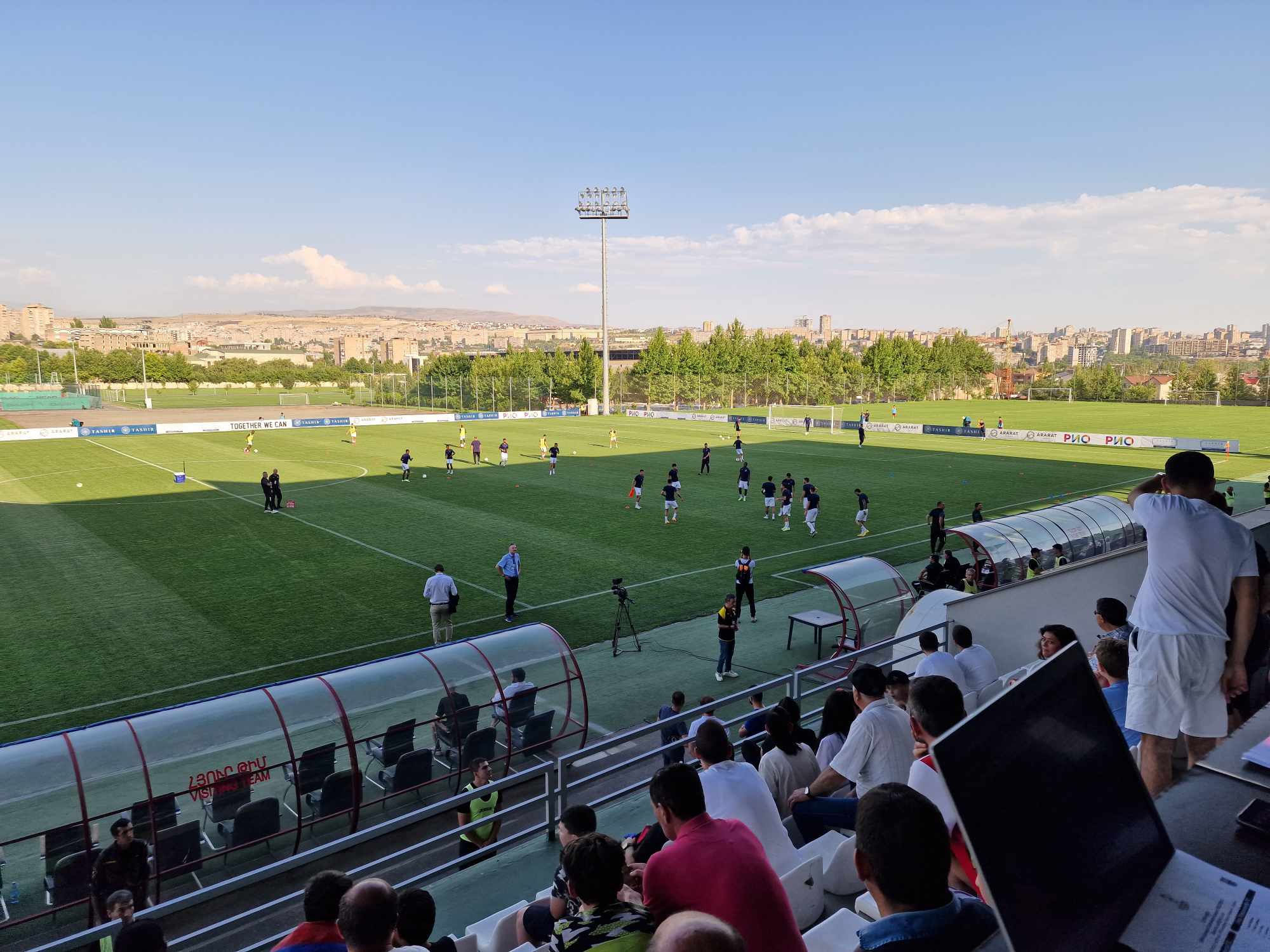 Κερκίδα με... παιδιά και βουβουζέλες (pic) - AllAboutARIS.gr