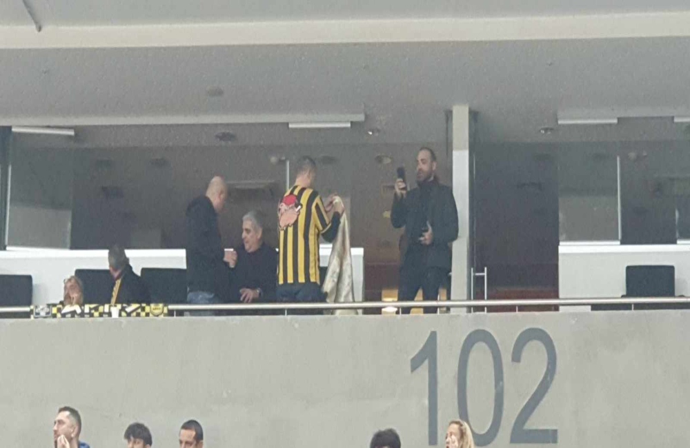 Oι φίλοι του ΑΡΗ στο γήπεδο «Ankara Spor Salonu» (pics) - AllAboutARIS.gr