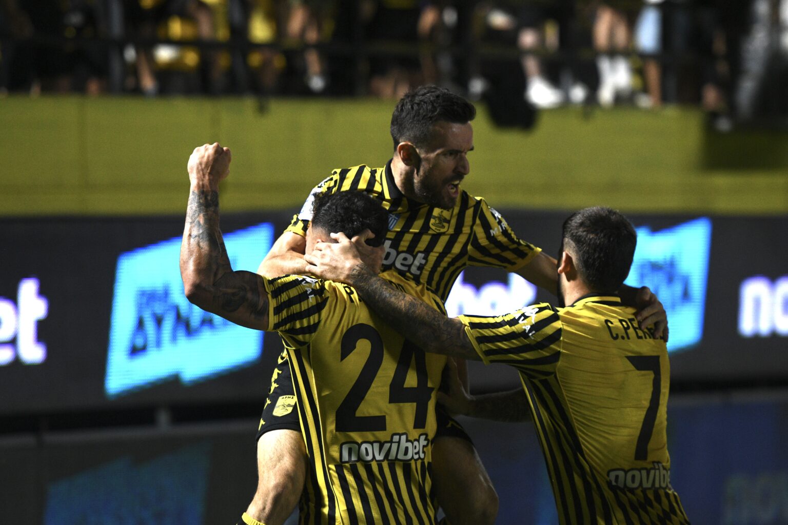 Ο Χιμένεθ και το... πολυπληθές σταφ - AllAboutARIS.gr