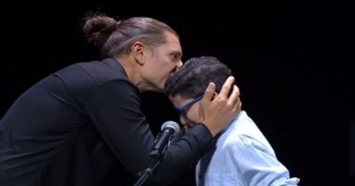Συγκίνησε ο μικρός Μιχαήλ στα βραβεία ΠΣΑΠΠ (vid) - AllAboutARIS.gr